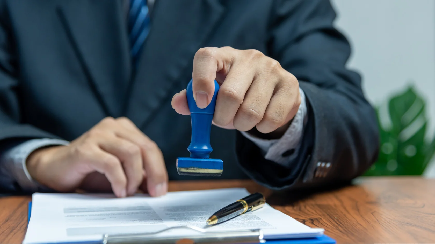 What Does Notarized Mean? How to Notarize and English Meaning