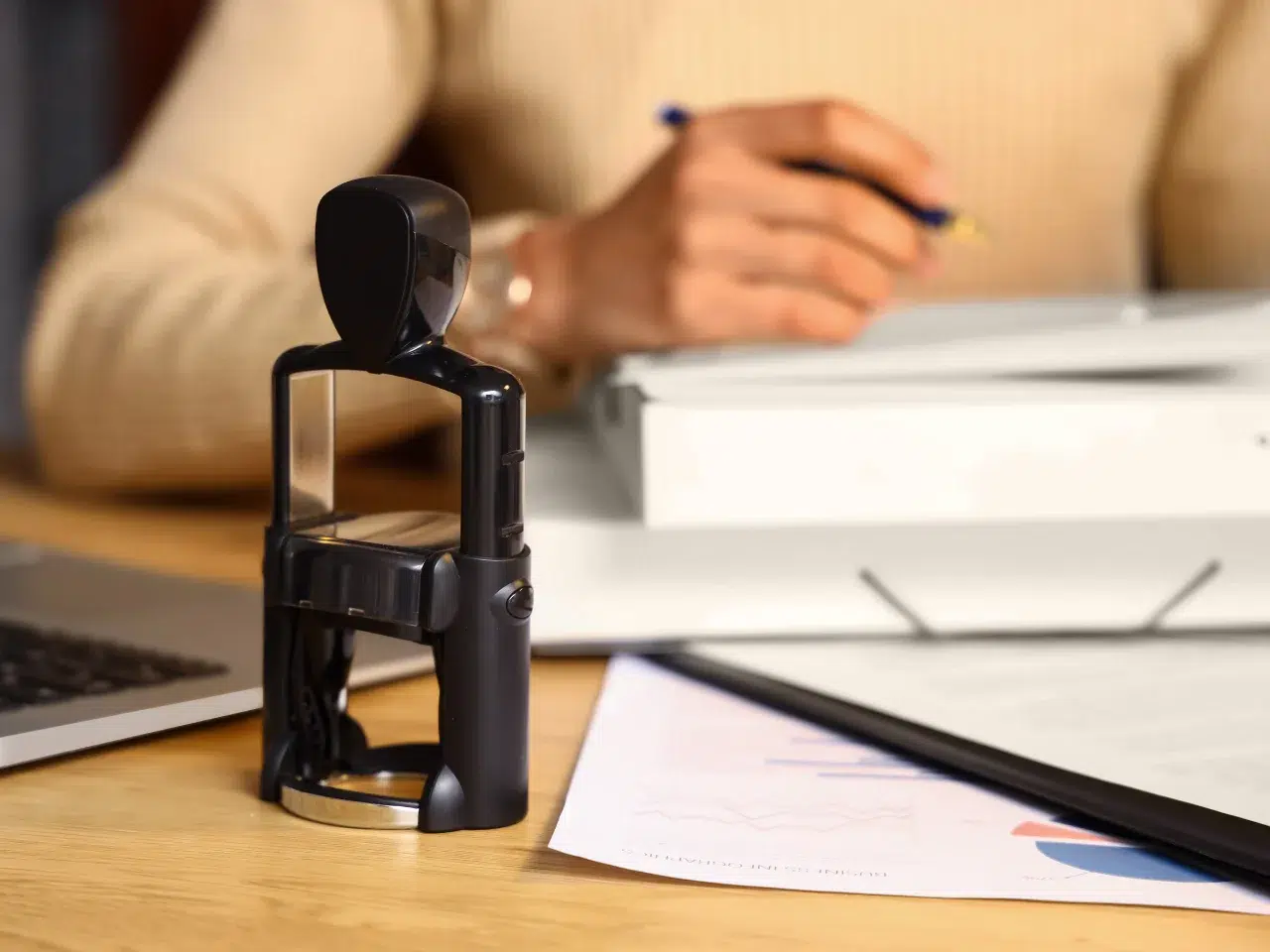 What Does Notarized Mean? How to Notarize and English Meaning